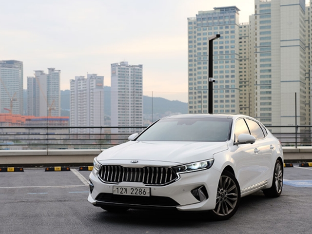 시각적인 매력을 과시하는 기아 K7 프리미어의 자유로 연비는?