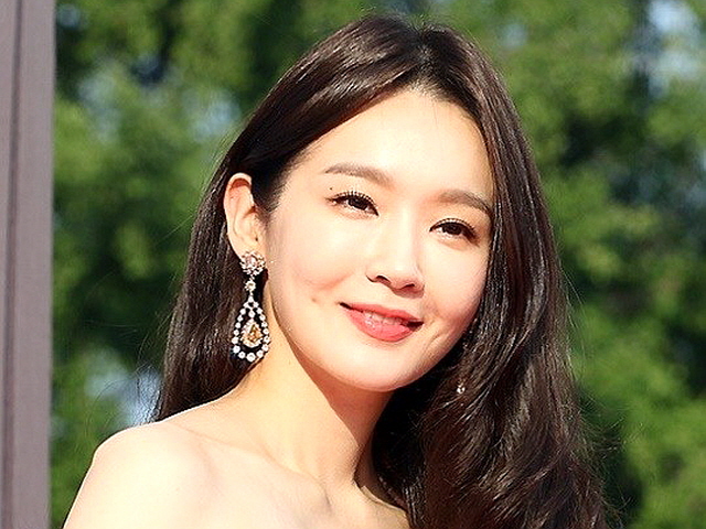 비싸vs안사면 그만 강민경 아비에무아 론칭→헤어밴드 5만 9천원 화제