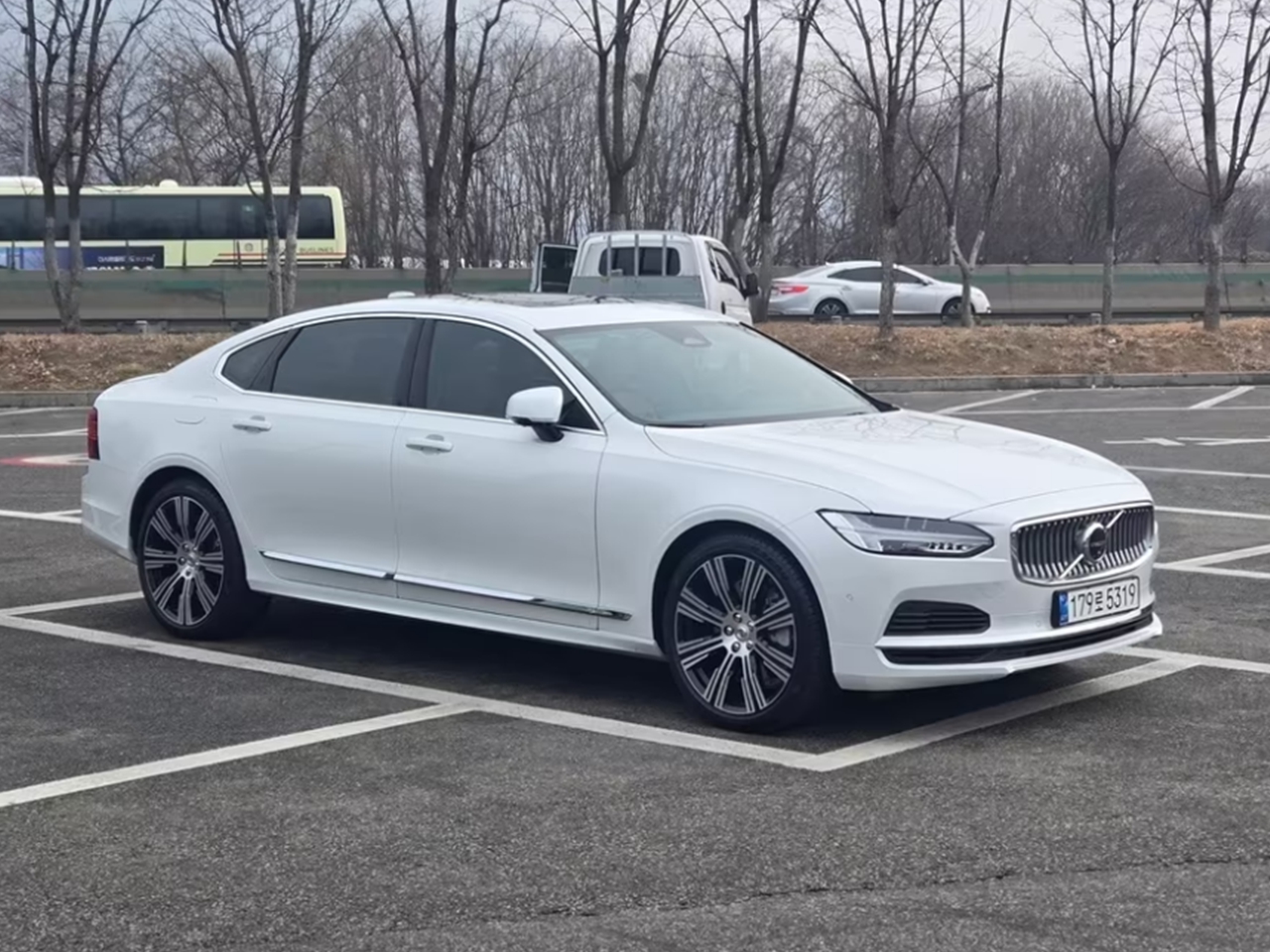 "이게 들어가?"…볼보 S90 '동급 최장' 휠베이스의 넉넉함