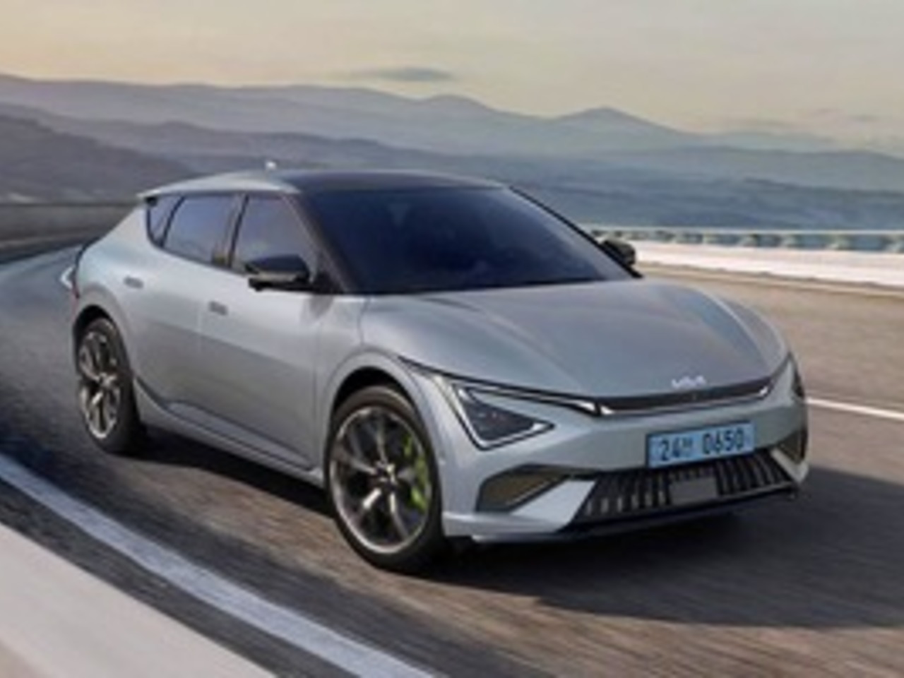 "성능이 스포츠카인데?" 기아, 고성능 전기차 '더 뉴 EV6 GT' 계약 시작… 심지어 가격은 동결